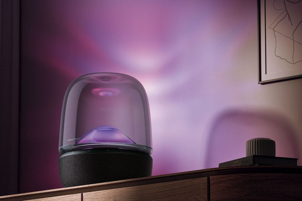 Harman Kardon’s new Bluetooth speaker has a classic HK design that ...